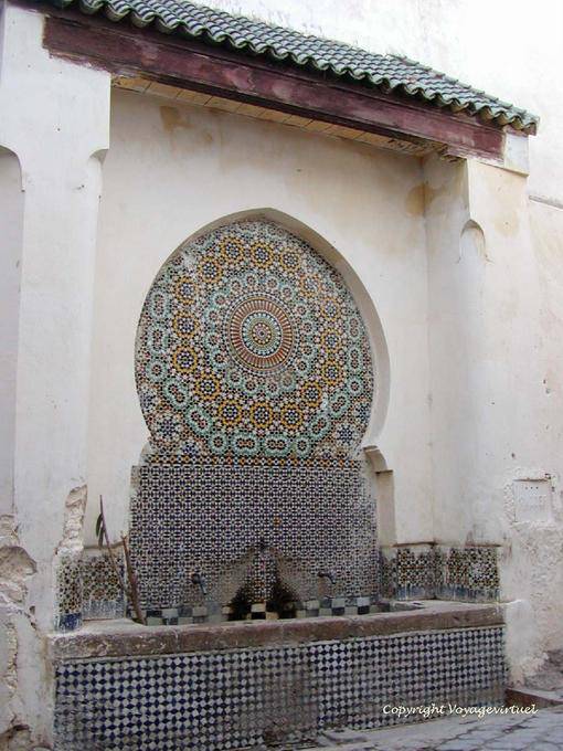 Talaa Sghira, una delle 70 fontane in policromo zelliges Fez - Marocco
